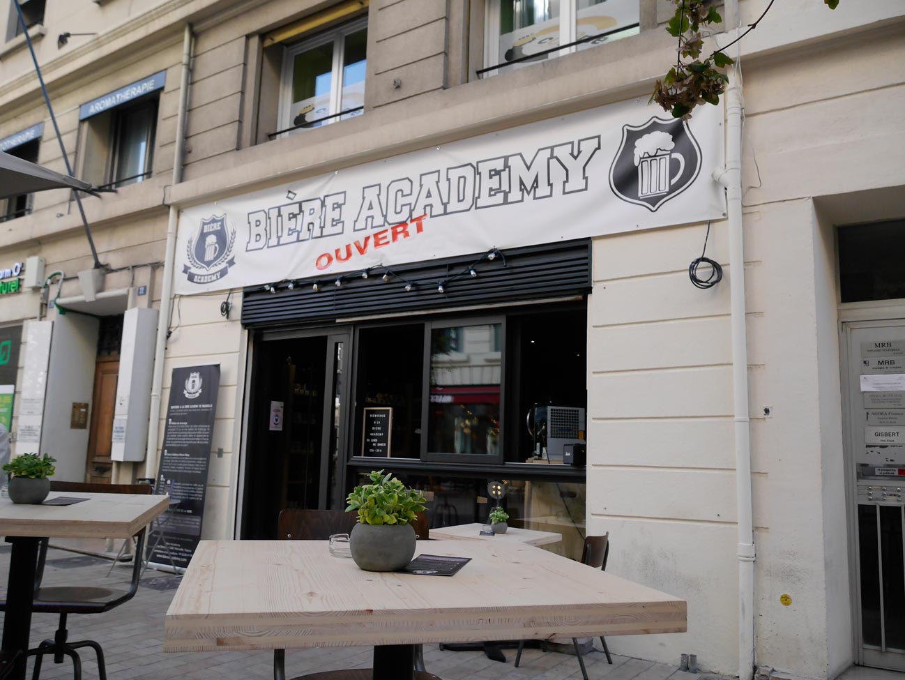Bière Academy - Cave et bar à bières artisanales - Love Spots